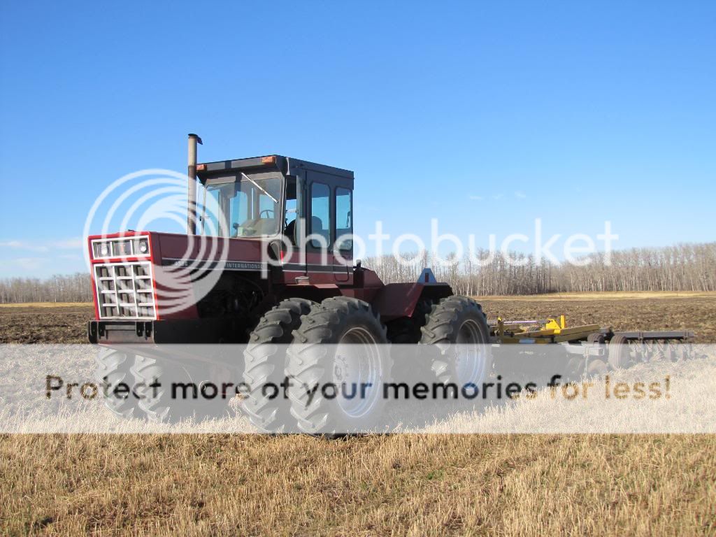 IH 4386 and 8650 disking sod | The Combine Forum